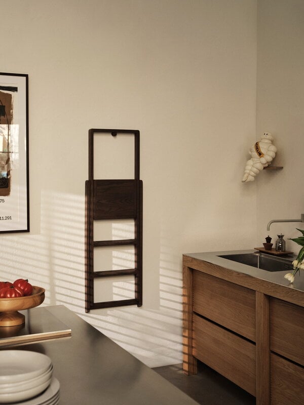 Design House Stockholm Step Trittleiter, dunkle Eiche | Finnish Design Shop