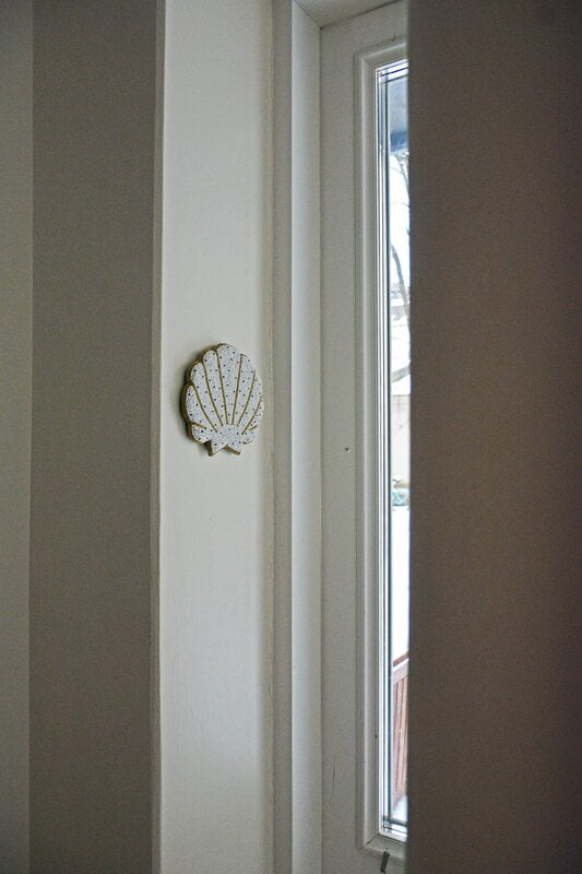 MUM's Shell wall art, gold - white | Finnish Design Shop