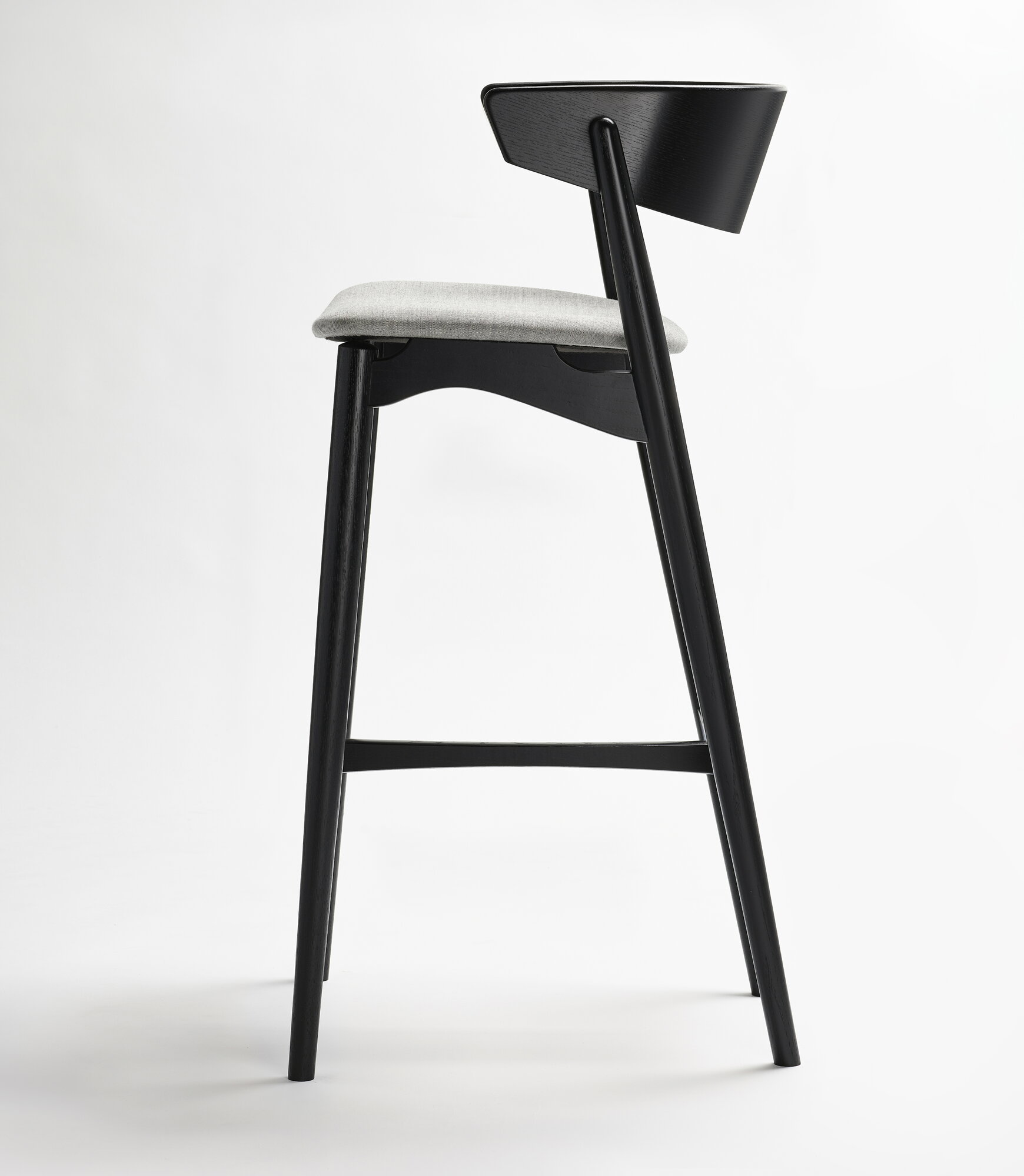 Sibast No 7 bar stool, 75 cm, black - grey Remix 123 | Finnish Design Shop