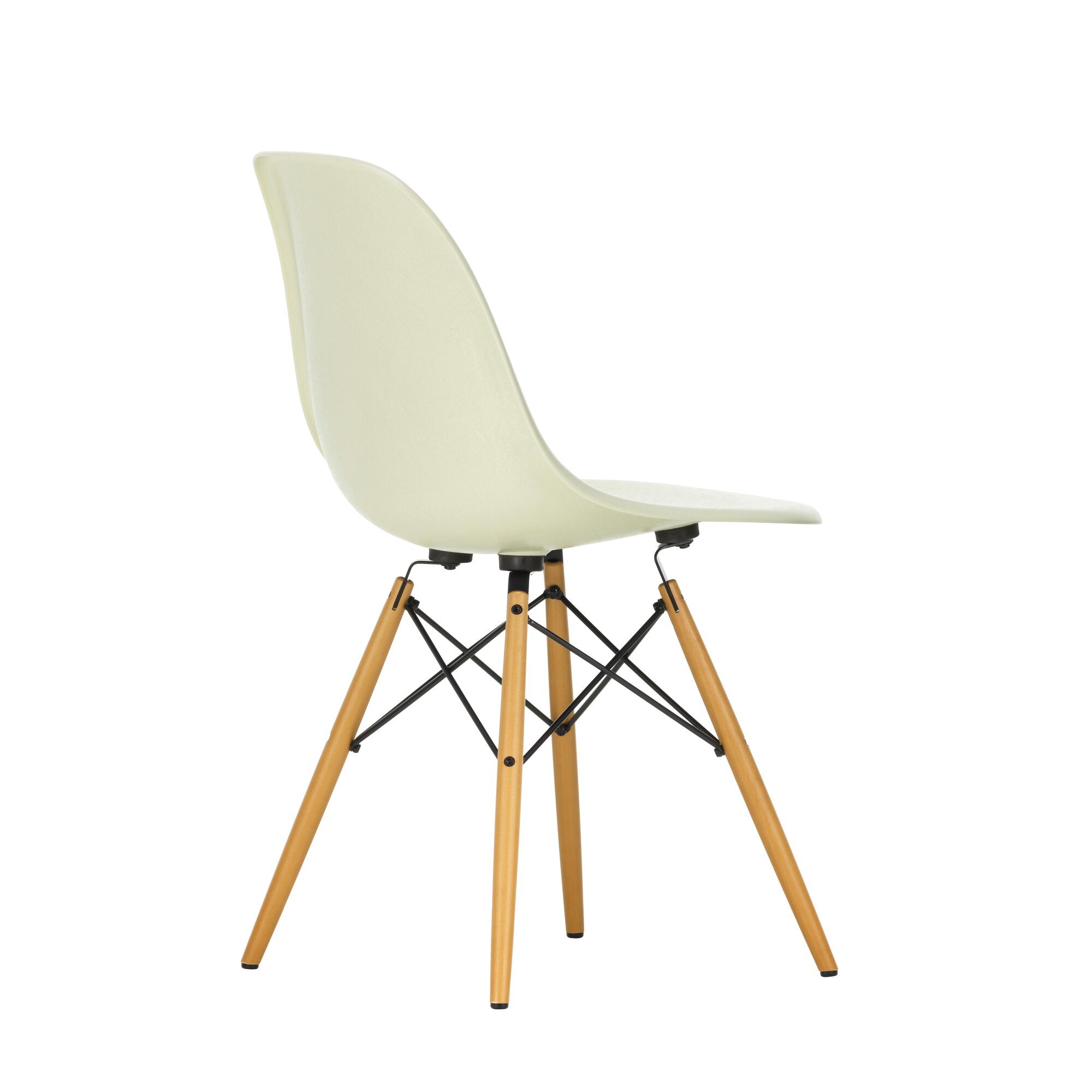 Vitra Eames DSW Fiberglass Chair, pergamentgelb – Ahorn | Finnish Design Shop