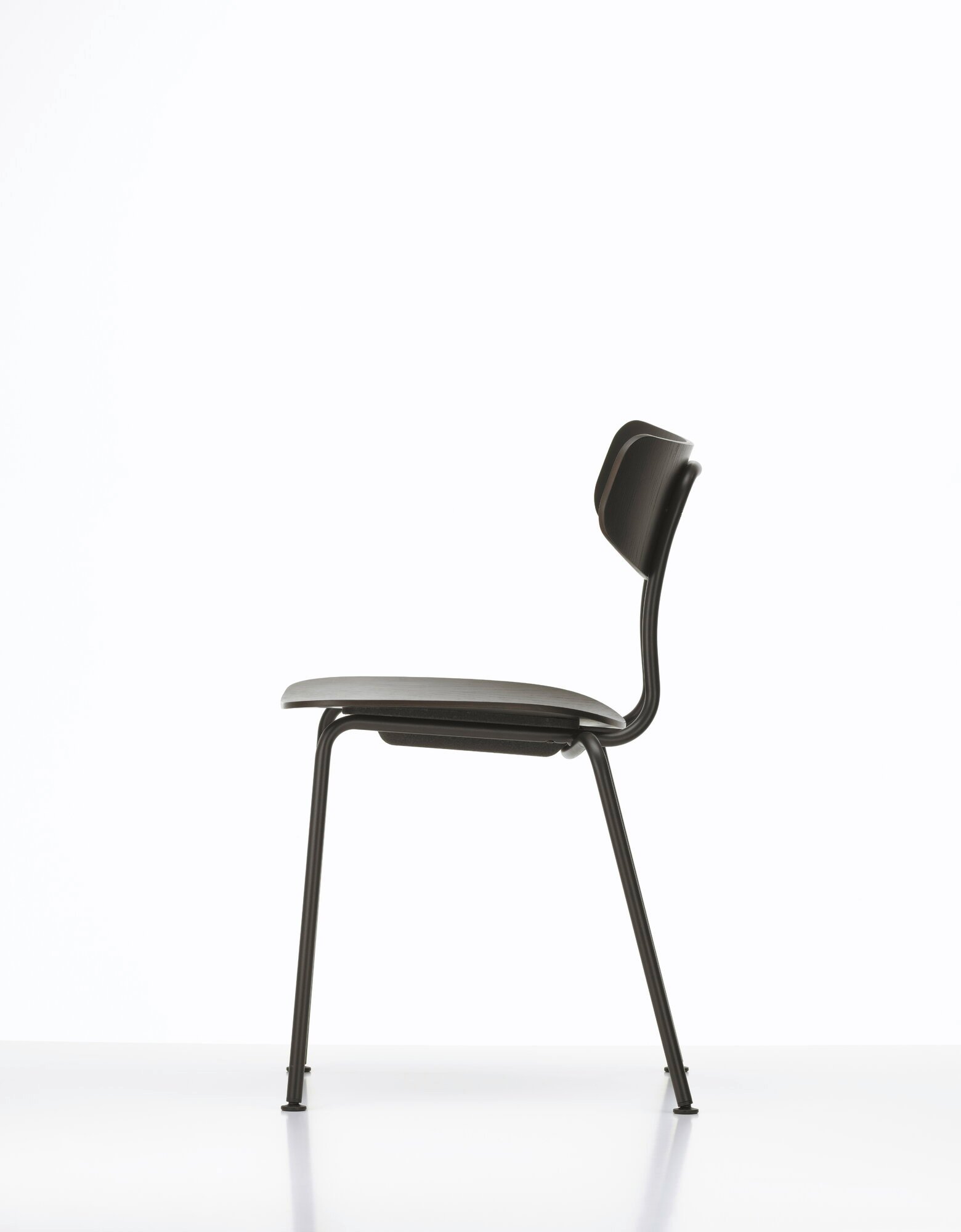 Vitra Moca tuoli, tummaksi petsattu tammi - basic dark | Finnish Design ...