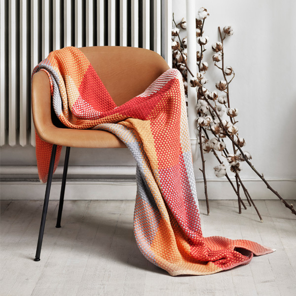 Muuto Fiber armchair, swivel base, ochre - black | Finnish Design Shop