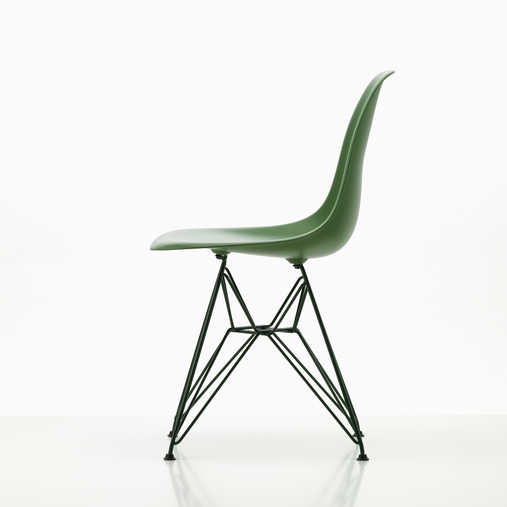 Vitra Eames DSR Stuhl, forest RE - dark green | Finnish Design Shop