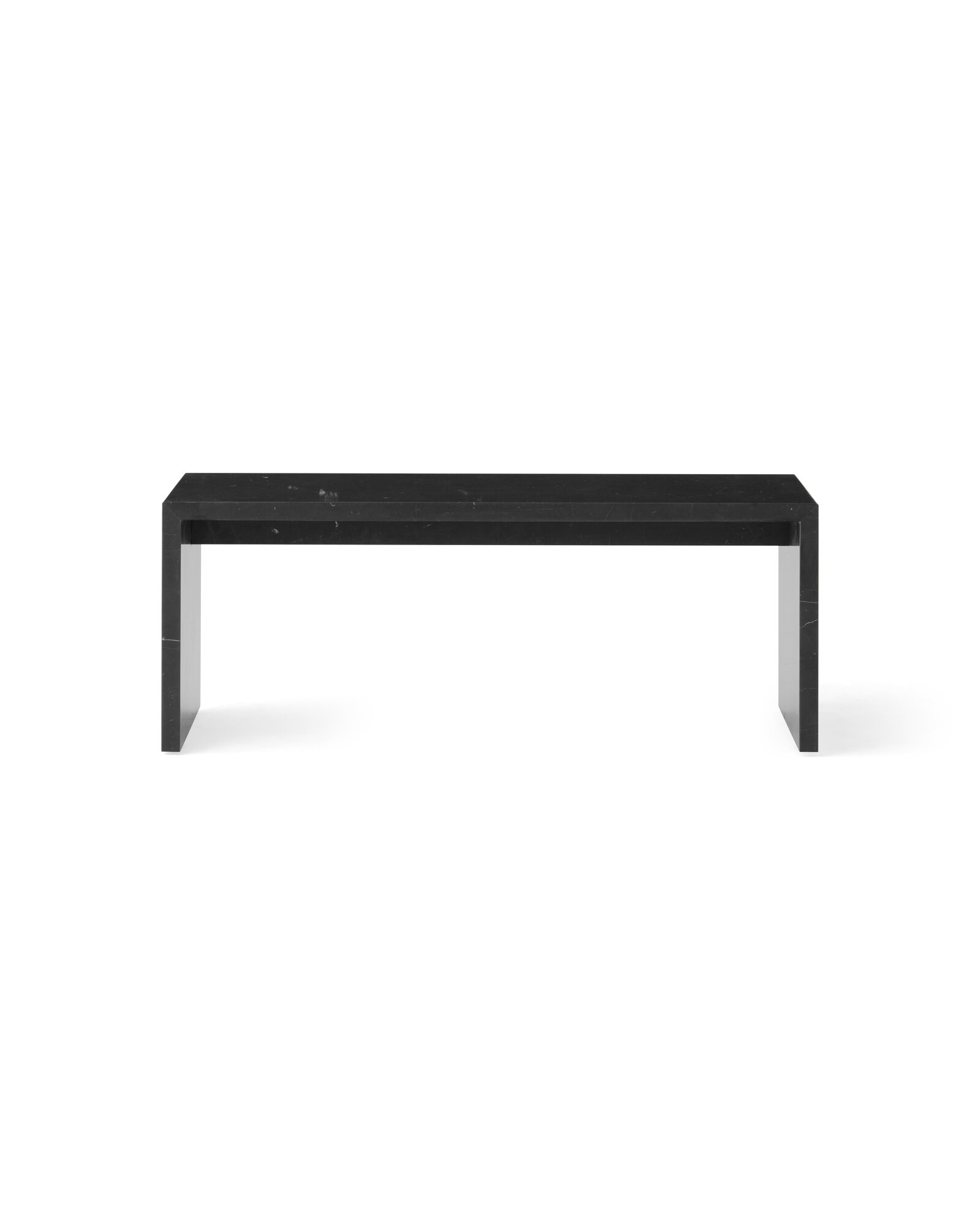 Audo Copenhagen Table Plinth Bridge, marbre Marquina noir | Finnish Design Shop