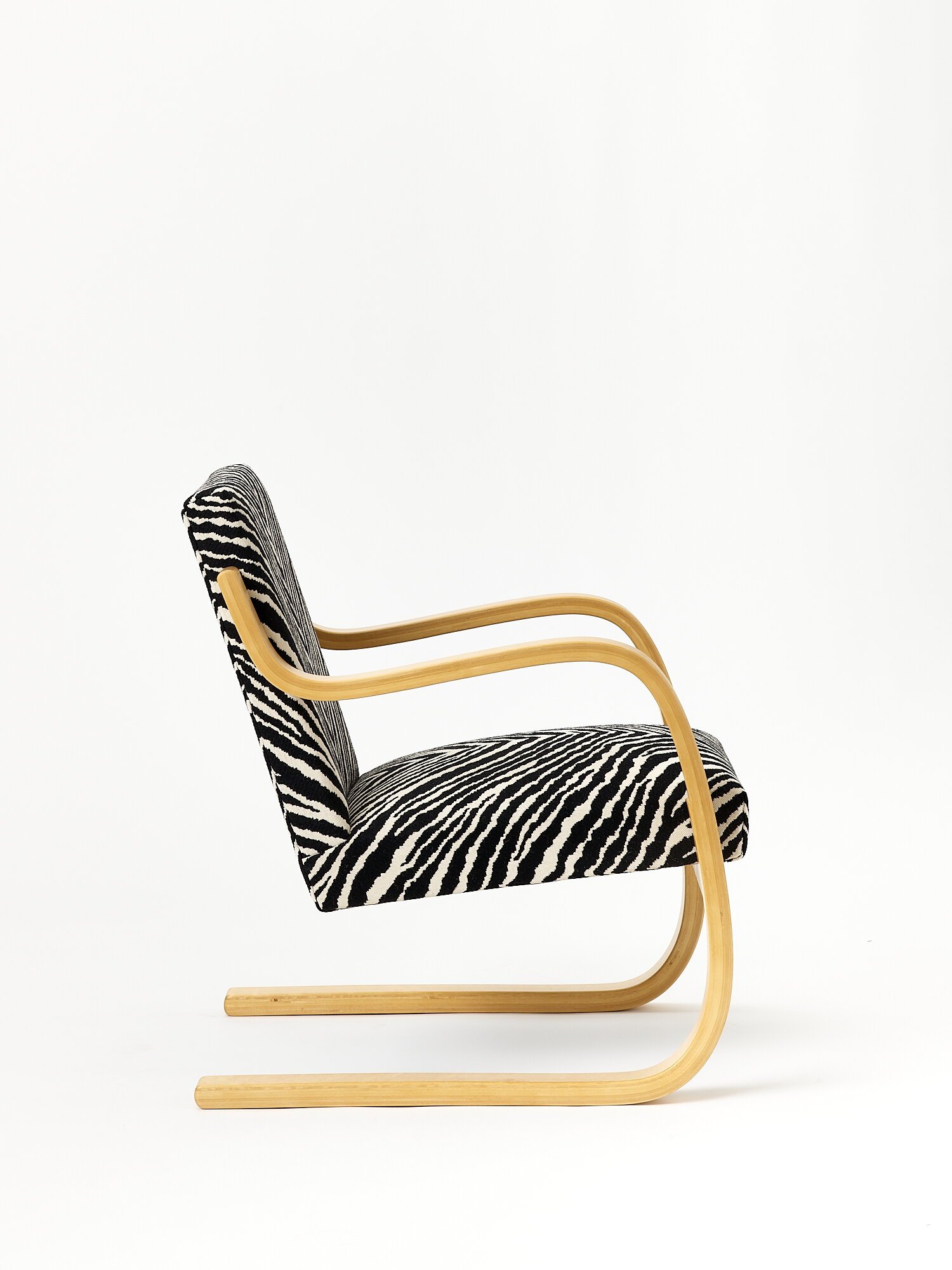 Artek Aalto nojatuoli 402, hunajapetsattu - Zebra | Finnish Design Shop