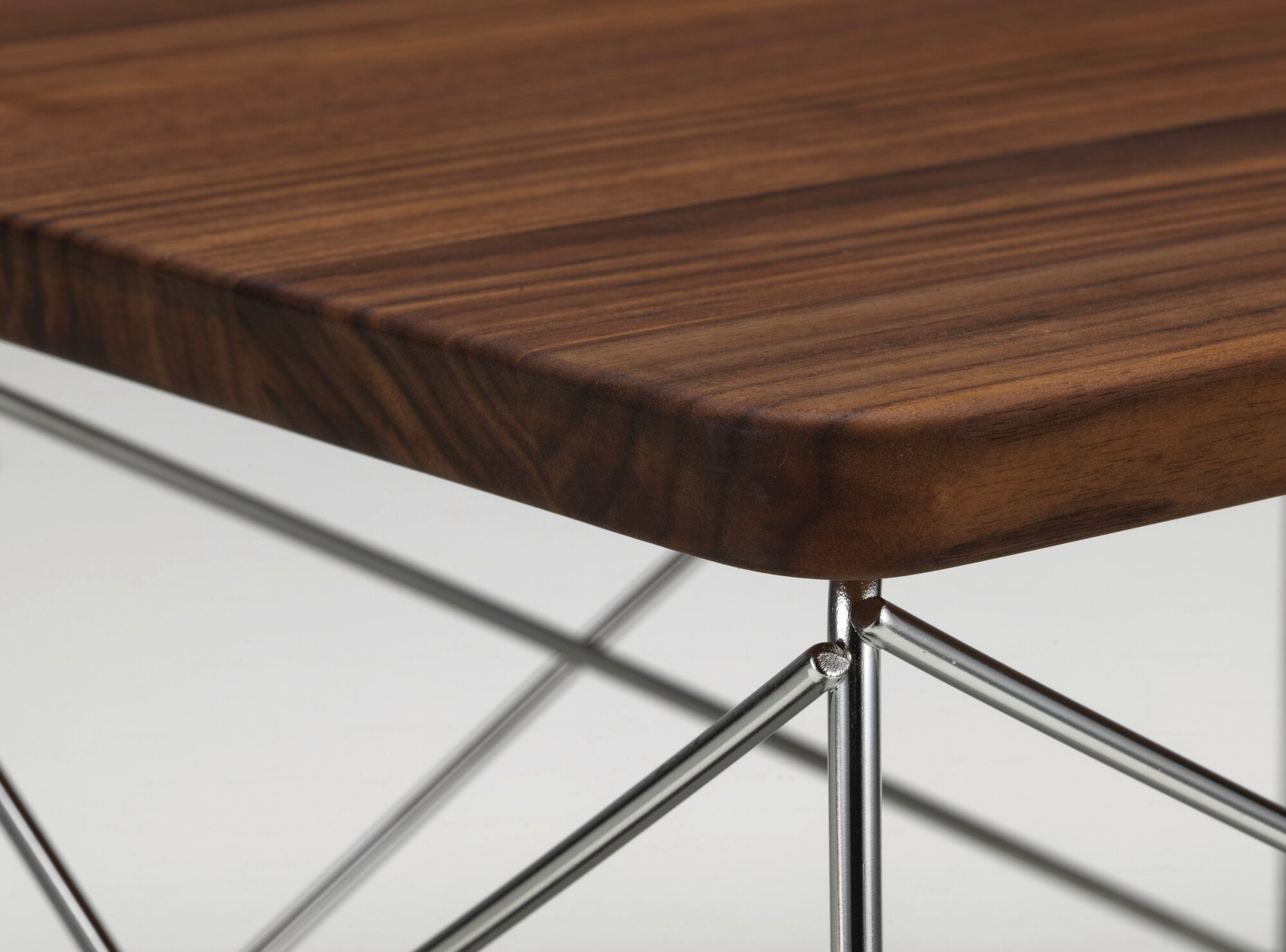 Vitra Table d'appoint Eames LTR, noyer - acier inoxydable | Finnish ...