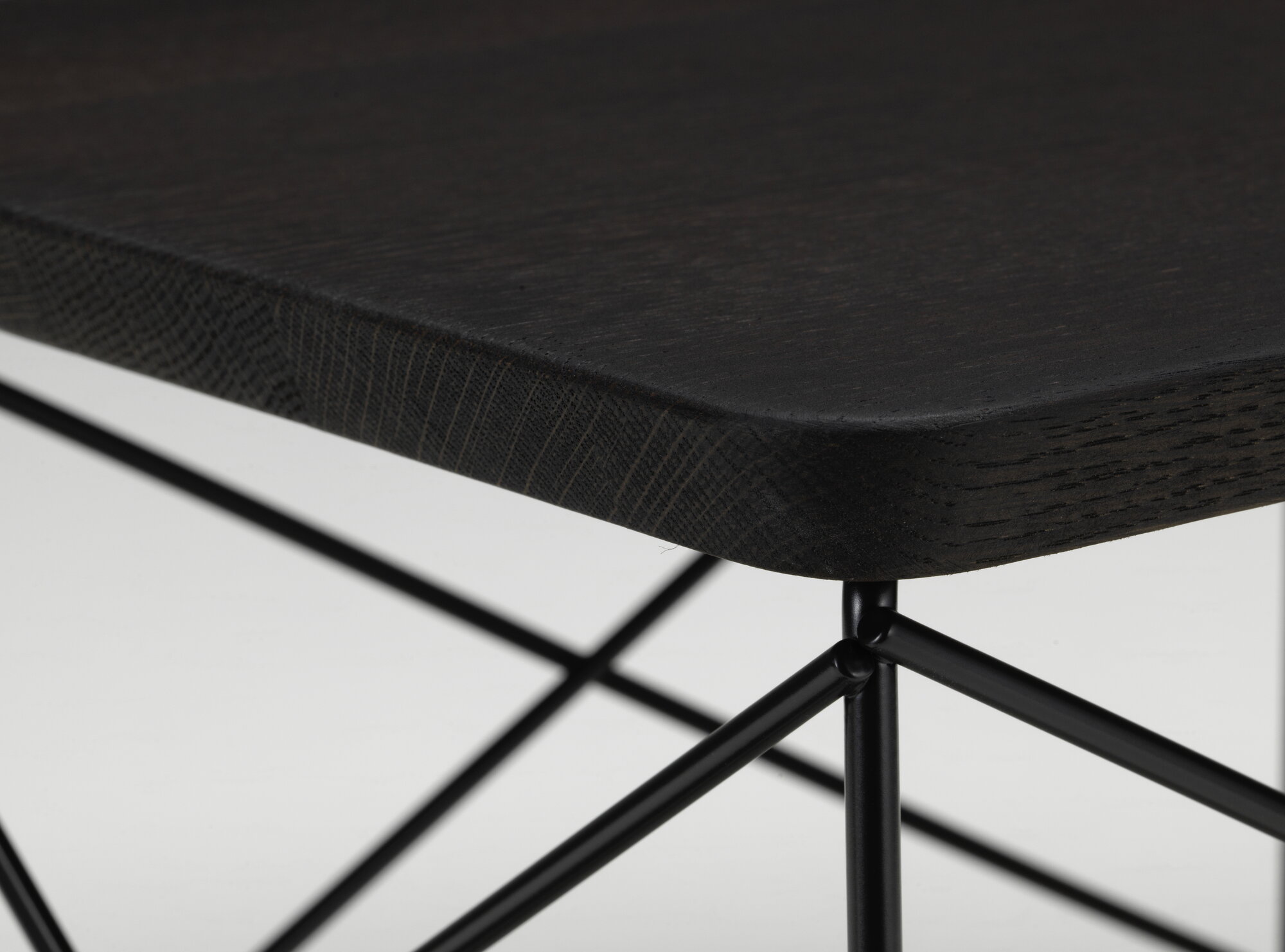 Vitra Eames LTR Occasional table, dark oak - basic dark | Finnish Design Shop