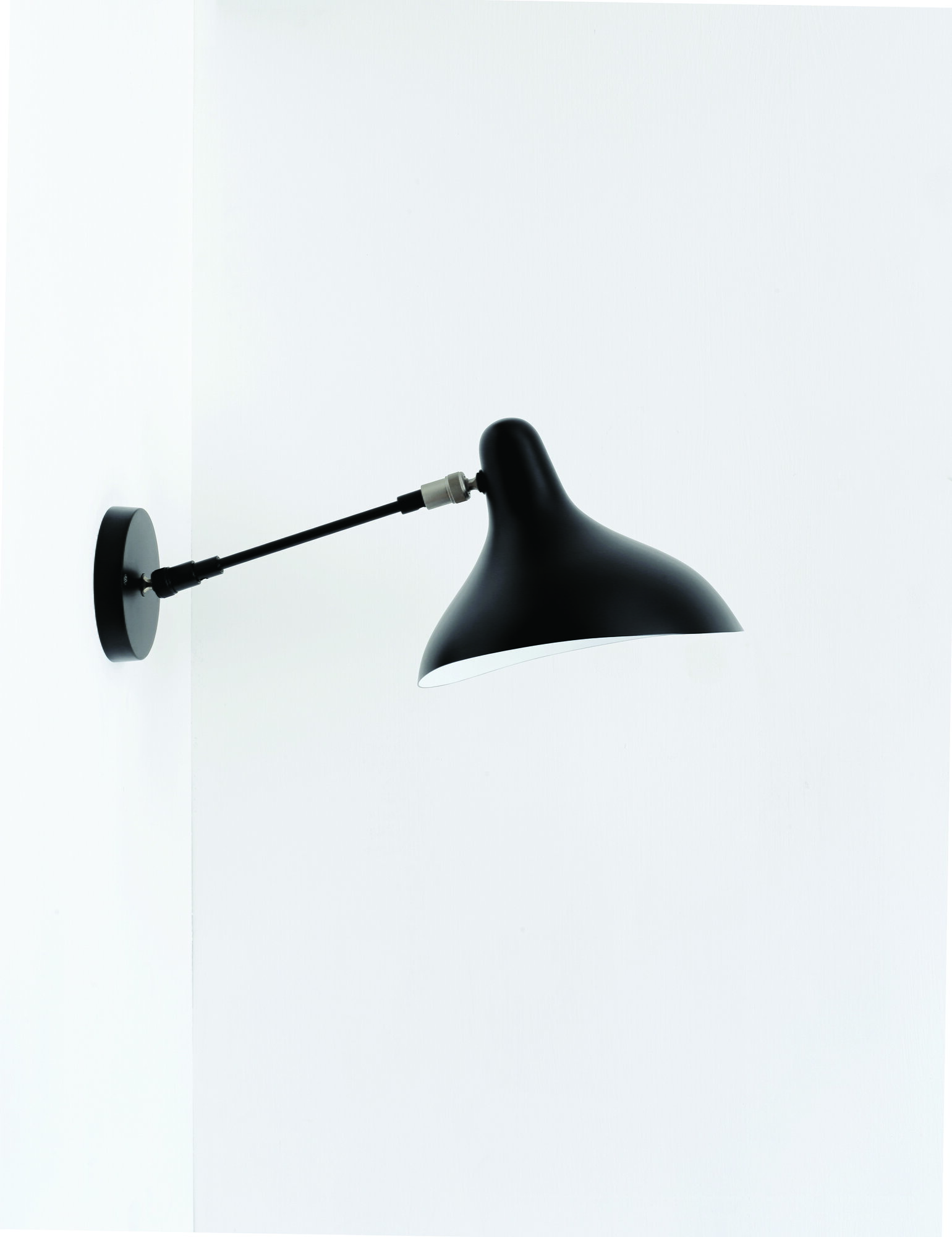 DCWéditions Mantis BS5 wall lamp with switch, black | Finnish Design Shop