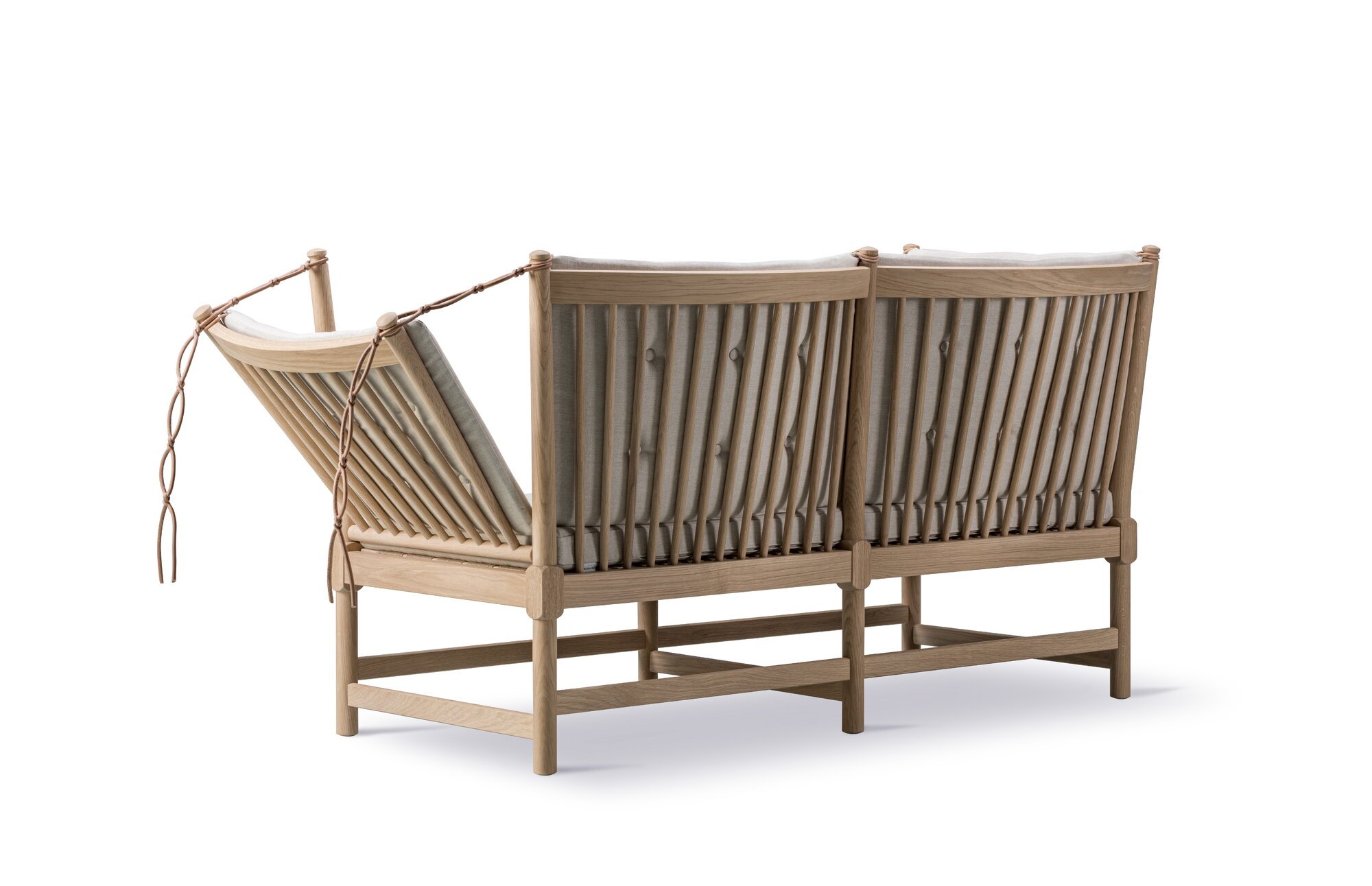 Fredericia Spoke-Back sofa, soaped oak - Natural Linen 003 | Finnish ...