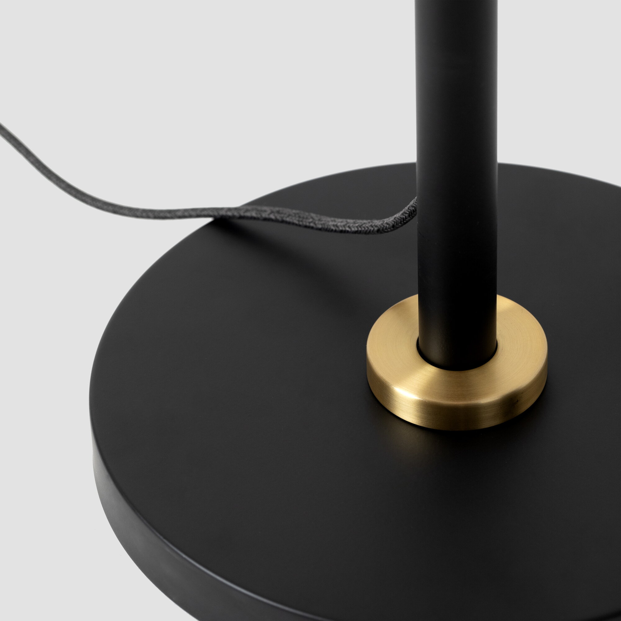 Tala Poise lattiavalaisin, messinki | Finnish Design Shop