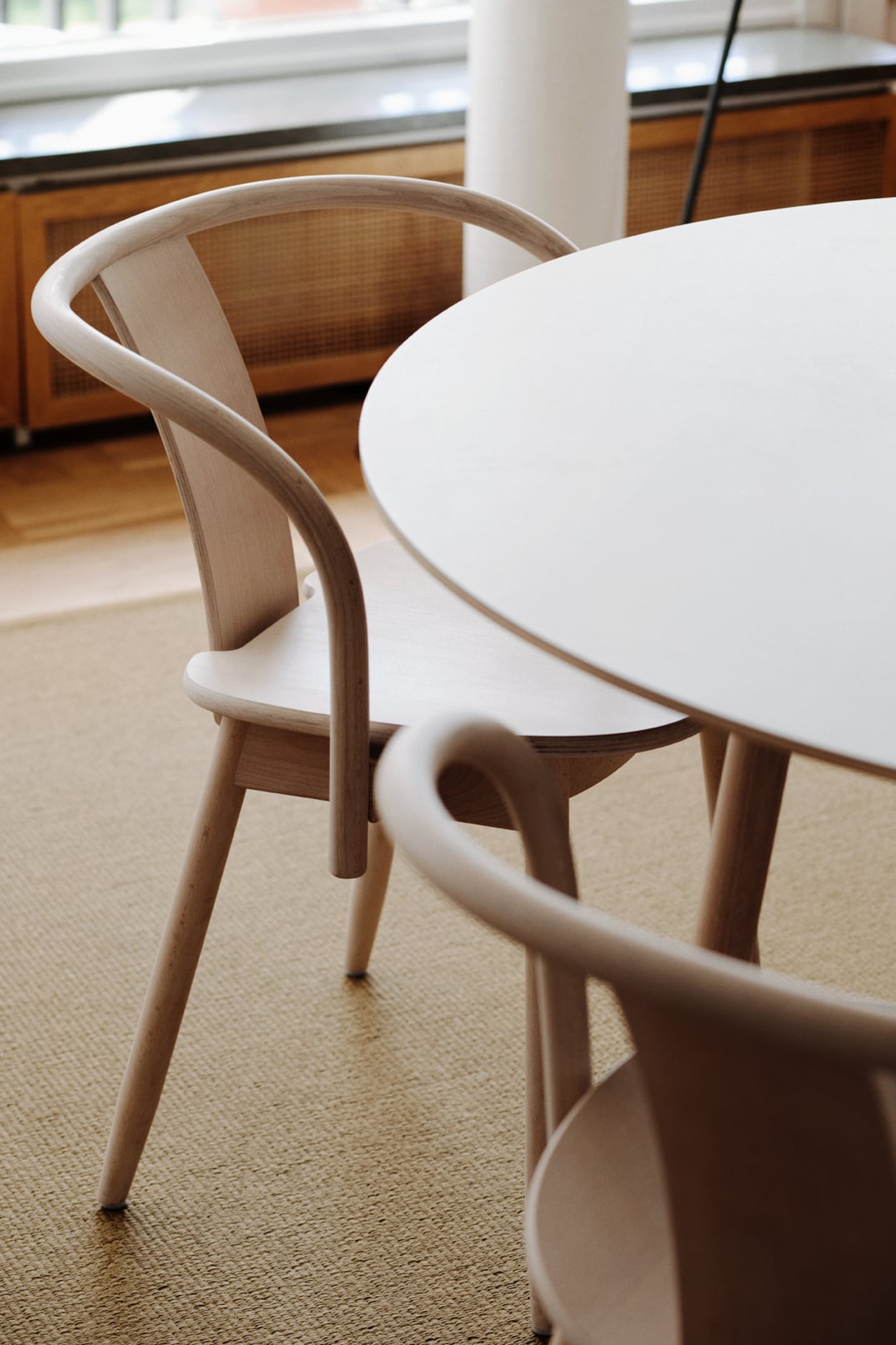 Massproductions Icha tuoli, valkoöljytty pyökki | Finnish Design Shop