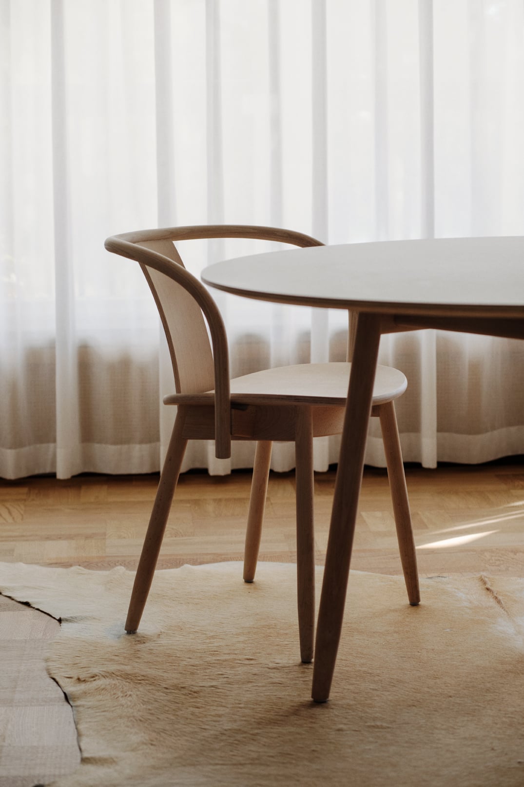 Massproductions Icha tuoli, valkoöljytty pyökki | Finnish Design Shop
