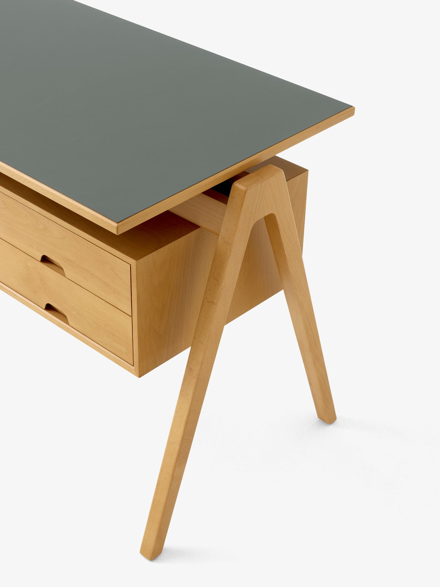 &Tradition Daystak RD3 desk, beech - Fenix Verde Comodoro | Finnish ...