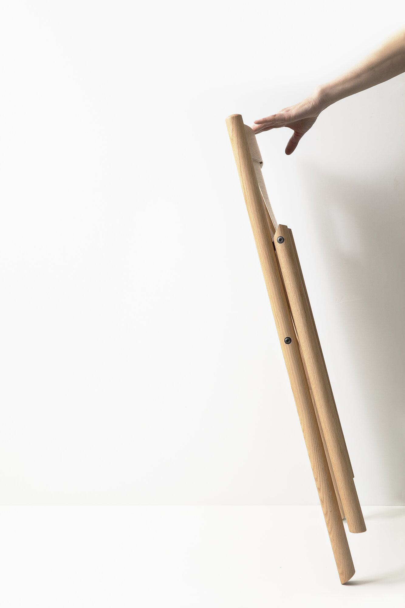 Nikari Faneeri folding chair, lacquered oak | Finnish Design Shop