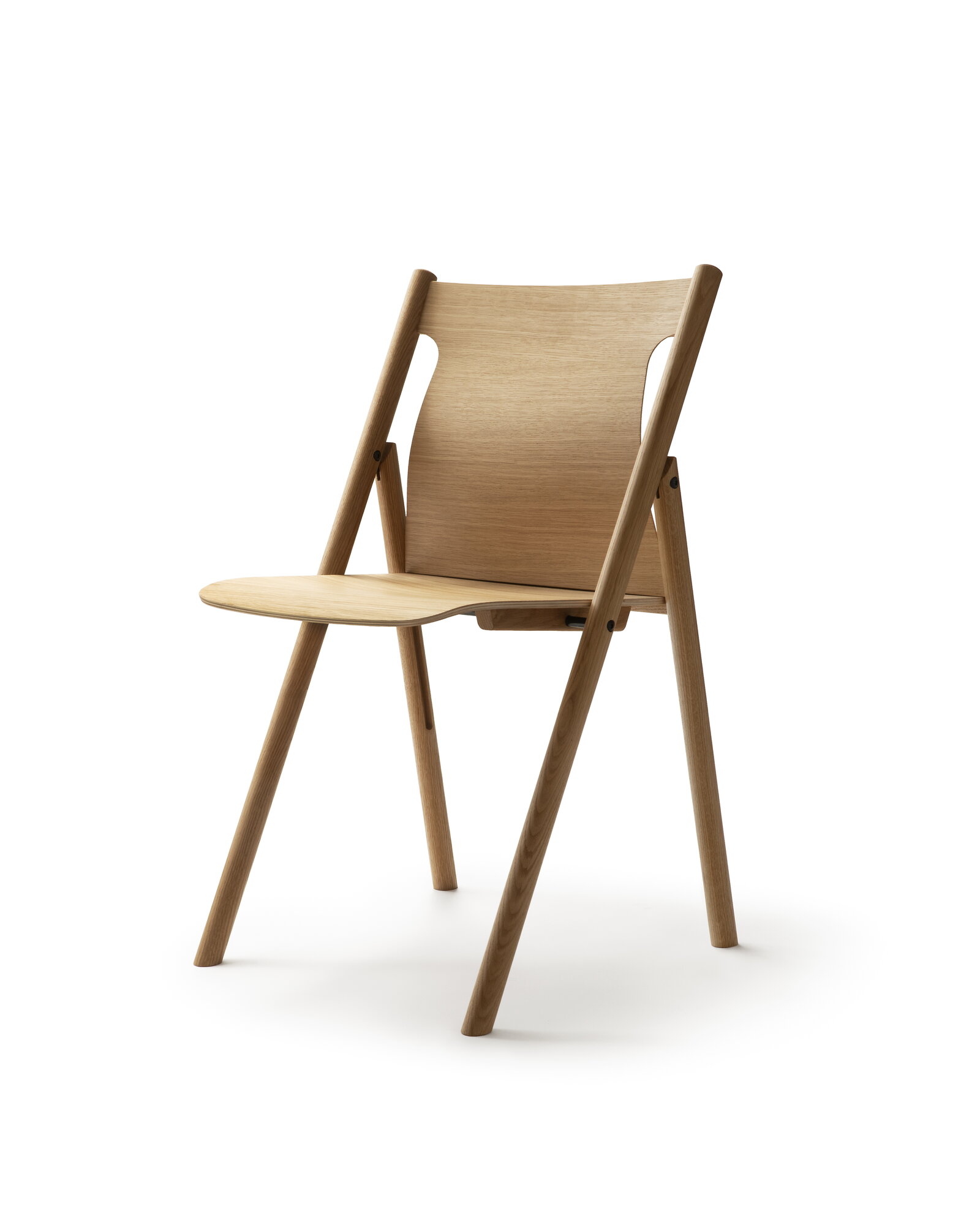 Nikari Faneeri folding chair, lacquered oak | Finnish Design Shop