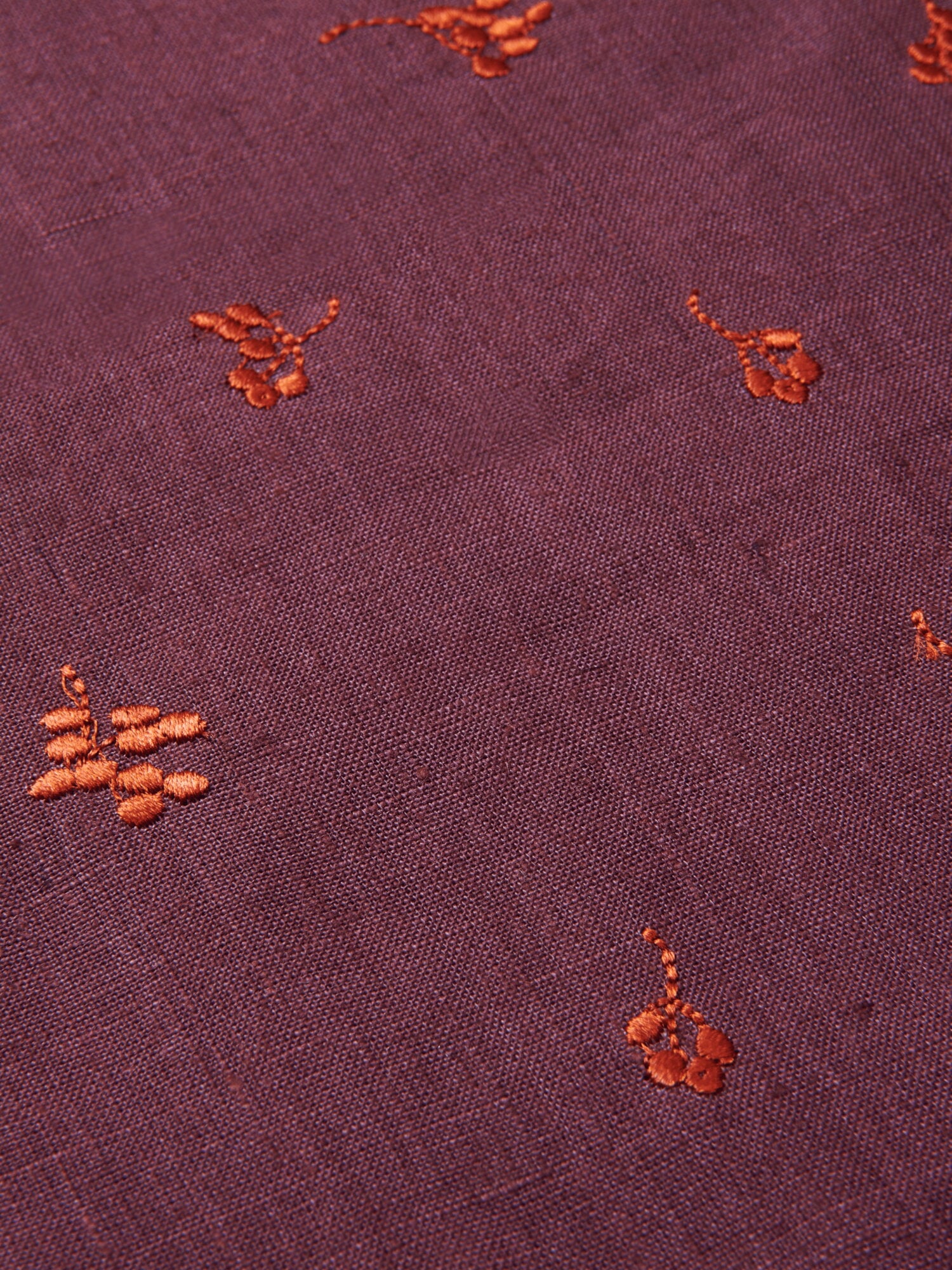 Ferm Living Baies table runner, 40 x 180 cm, dark grape - picante red ...