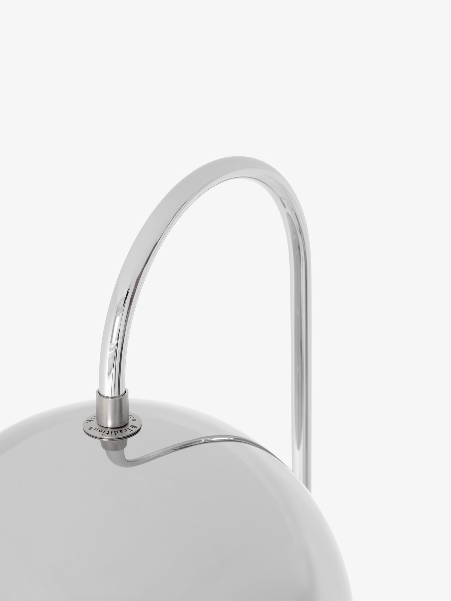 &Tradition Flowerpot VP12 lattiavalaisin, kromattu | Finnish Design Shop