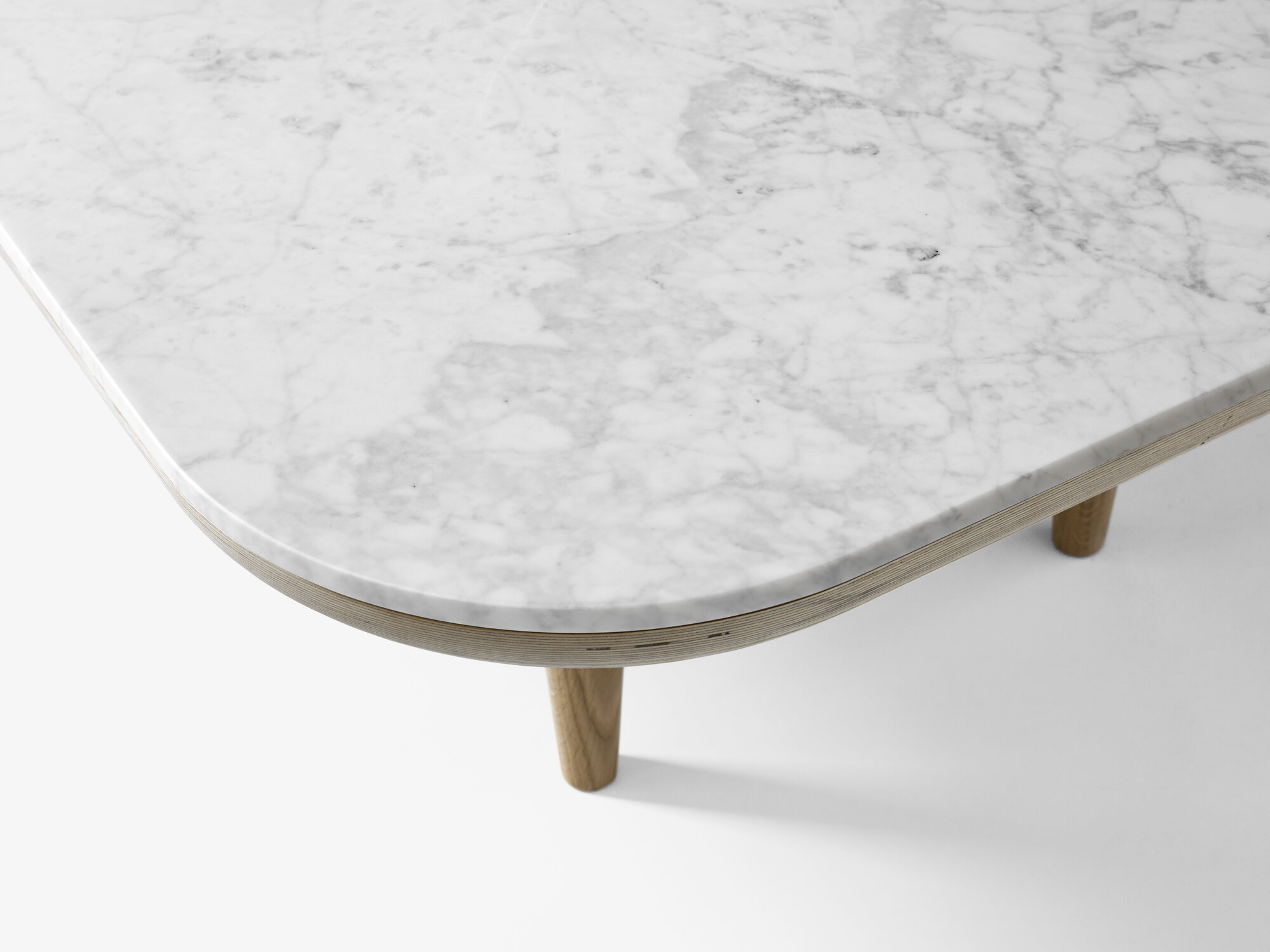 &Tradition Fly SC5 coffee table, white oiled oak - white Carrara marble ...