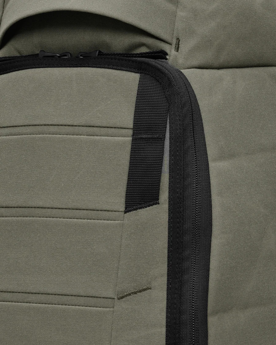 Db Journey Hugger backpack, 30 L, vert forêt | Finnish Design Shop