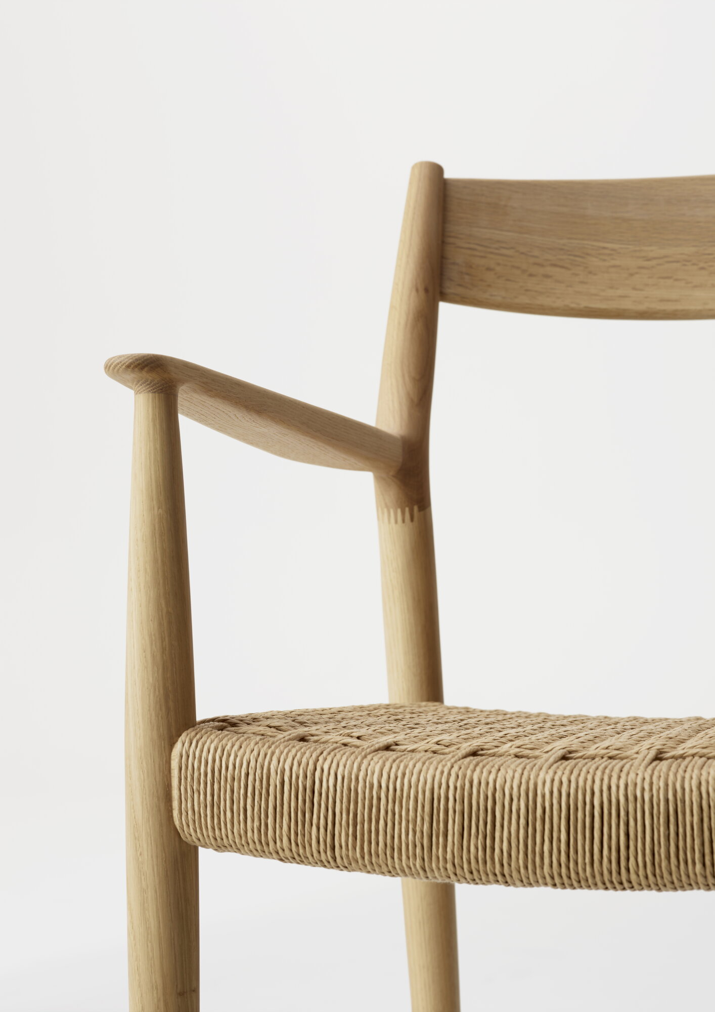 Karimoku Case N-DC01 dining armchair, lacquered oak - natural paper ...