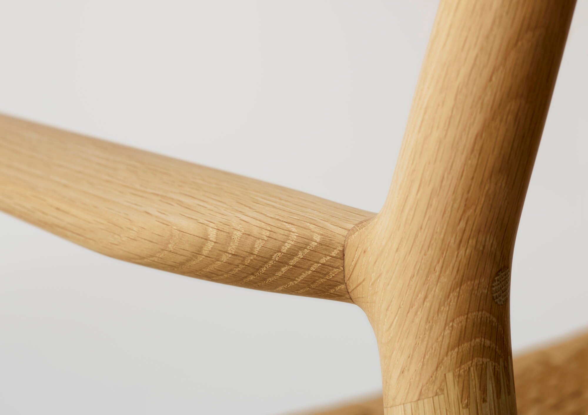 Karimoku Case N-DC01 dining armchair, lacquered oak - natural paper ...