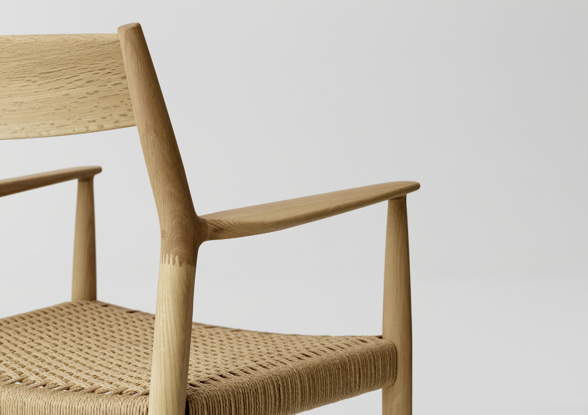 Karimoku Case N-DC01 dining armchair, lacquered oak - natural paper ...