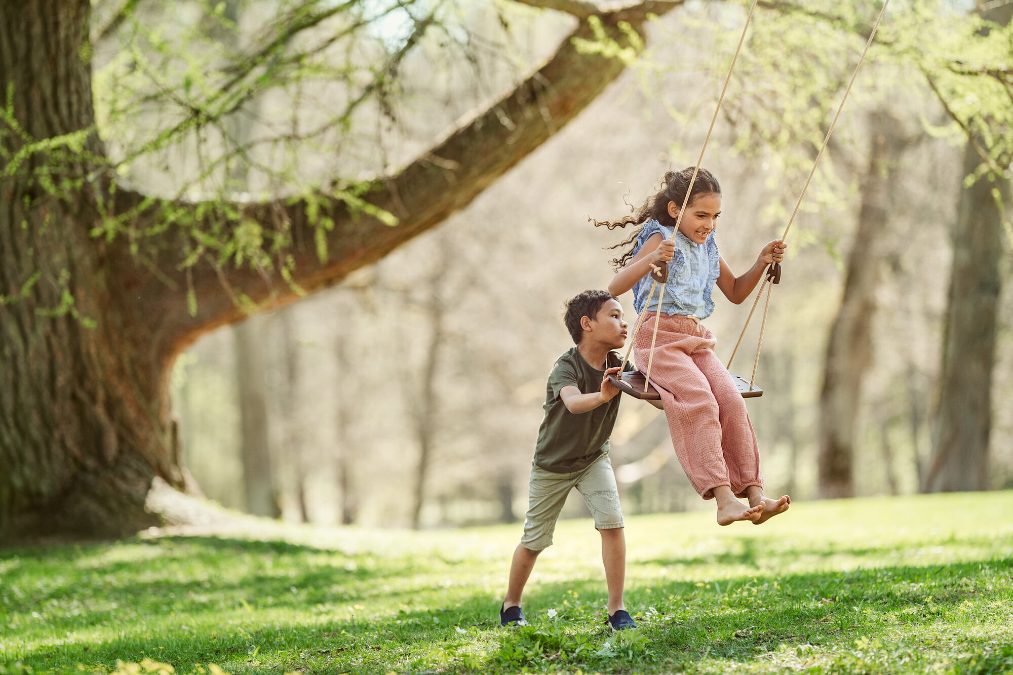 Lillagunga Grand Outdoor swing, walnut - black | Finnish Design Shop