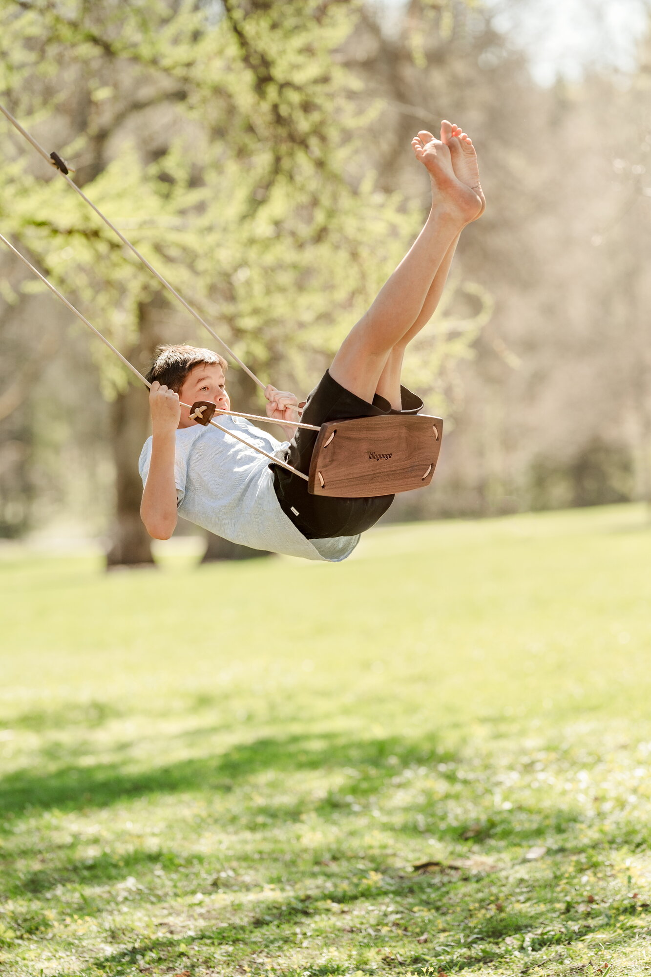 Lillagunga Grand Outdoor swing, walnut - black | Finnish Design Shop