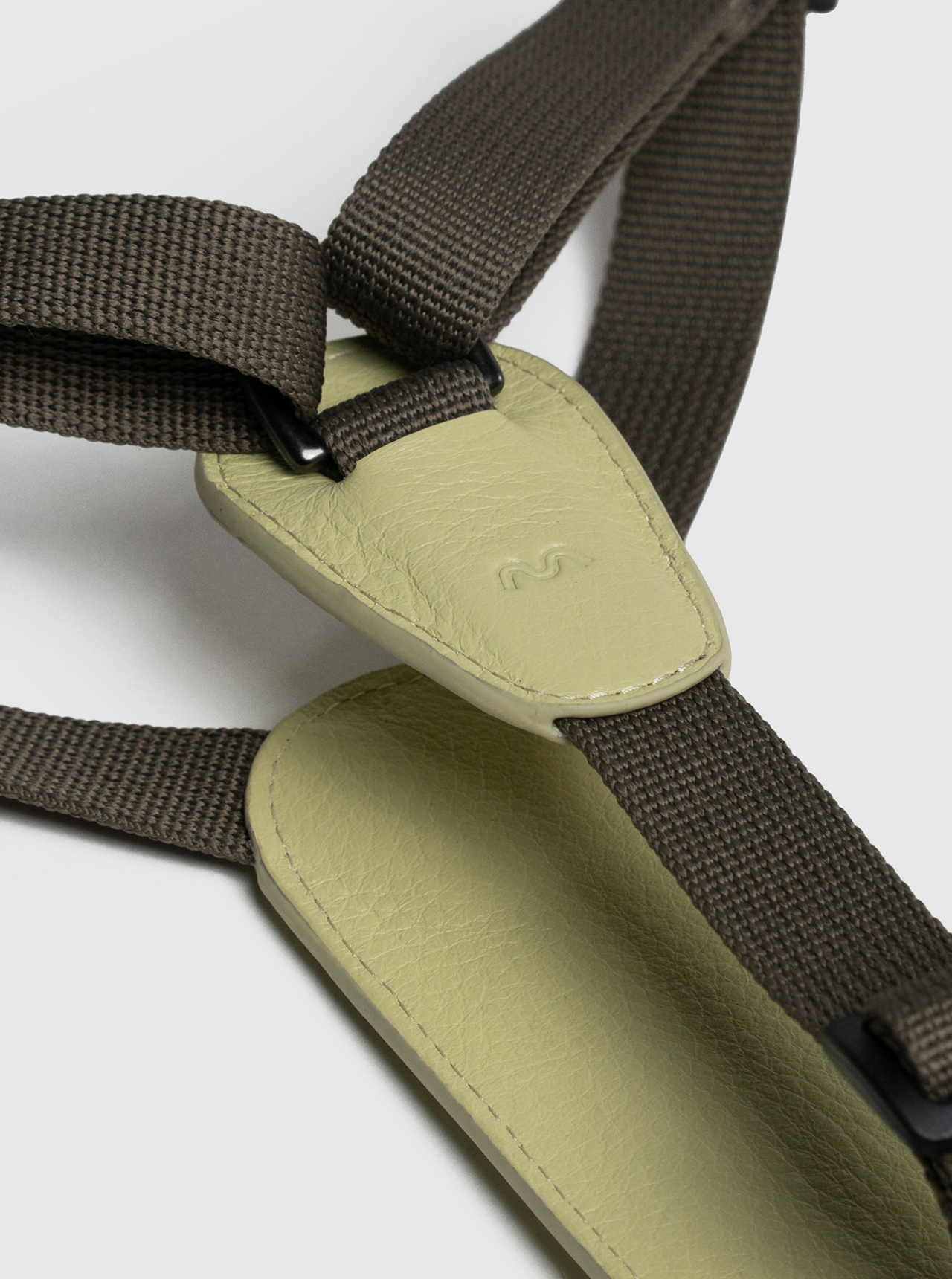 Masimalo Arch harness, light sage - khaki | Finnish Design Shop