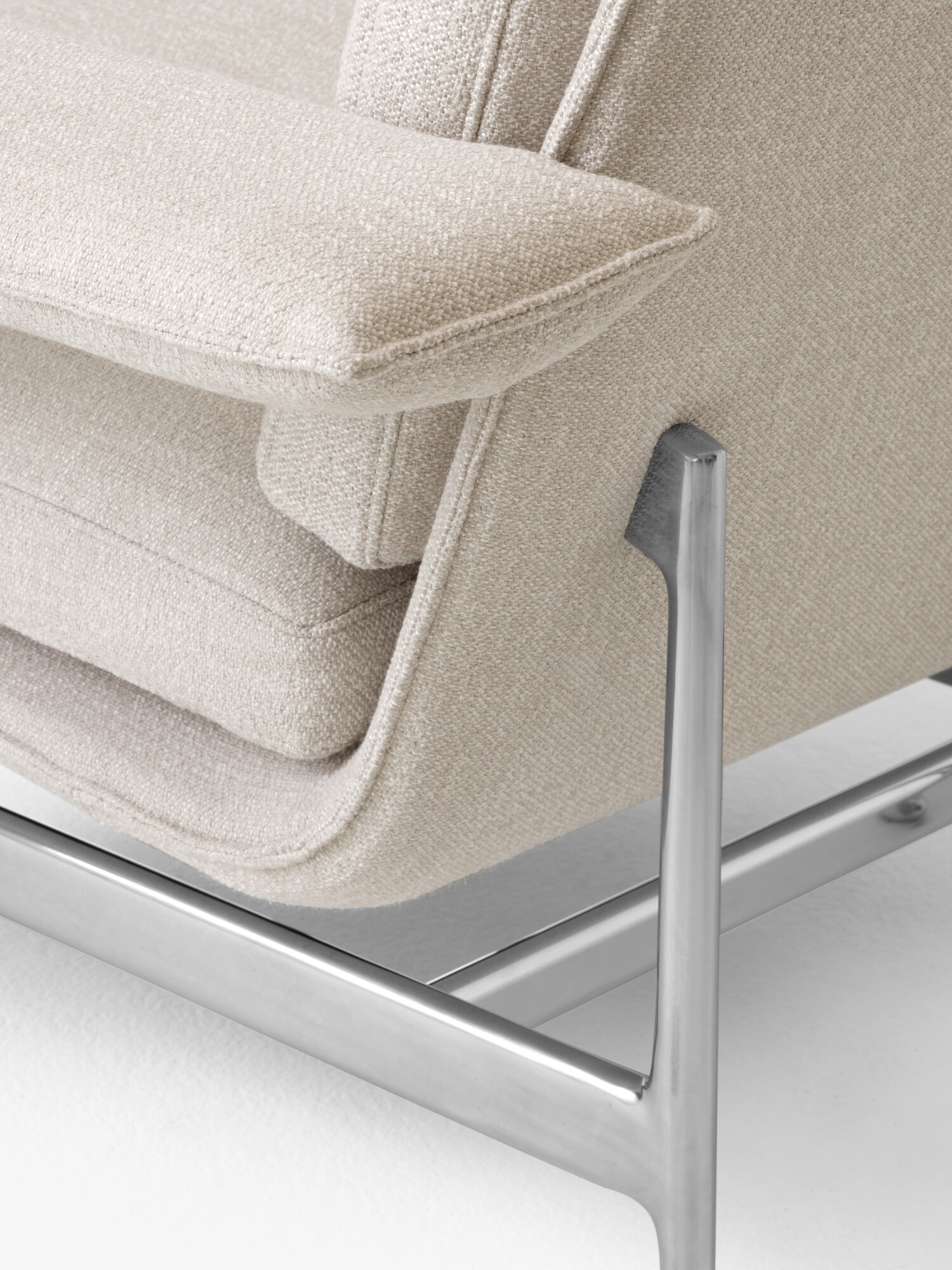 &Tradition Fauteuil lounge Meantime AV29, aluminium poli - beige ...