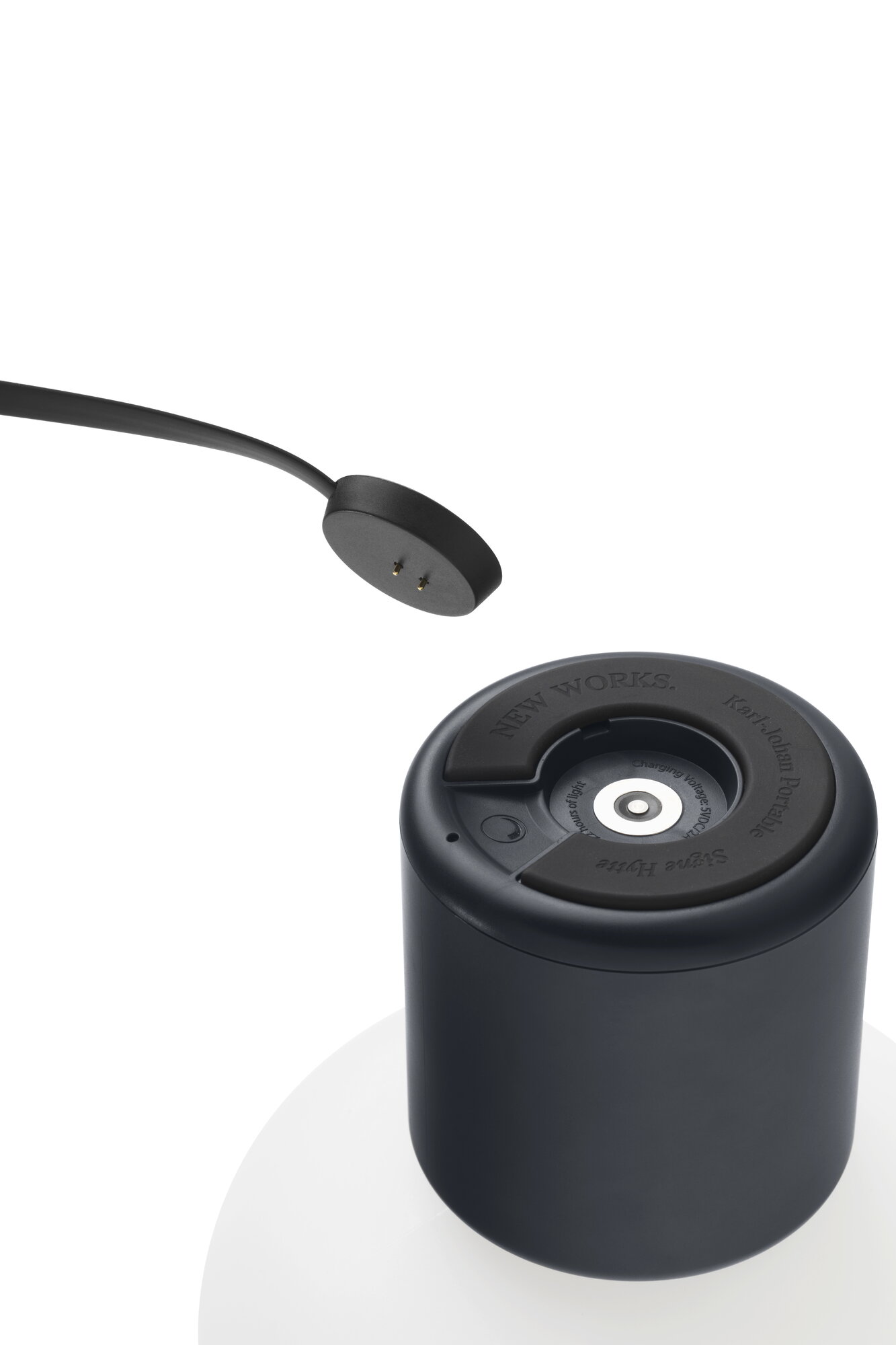 New Works Karl-Johan portable table lamp, cold black | Finnish Design Shop
