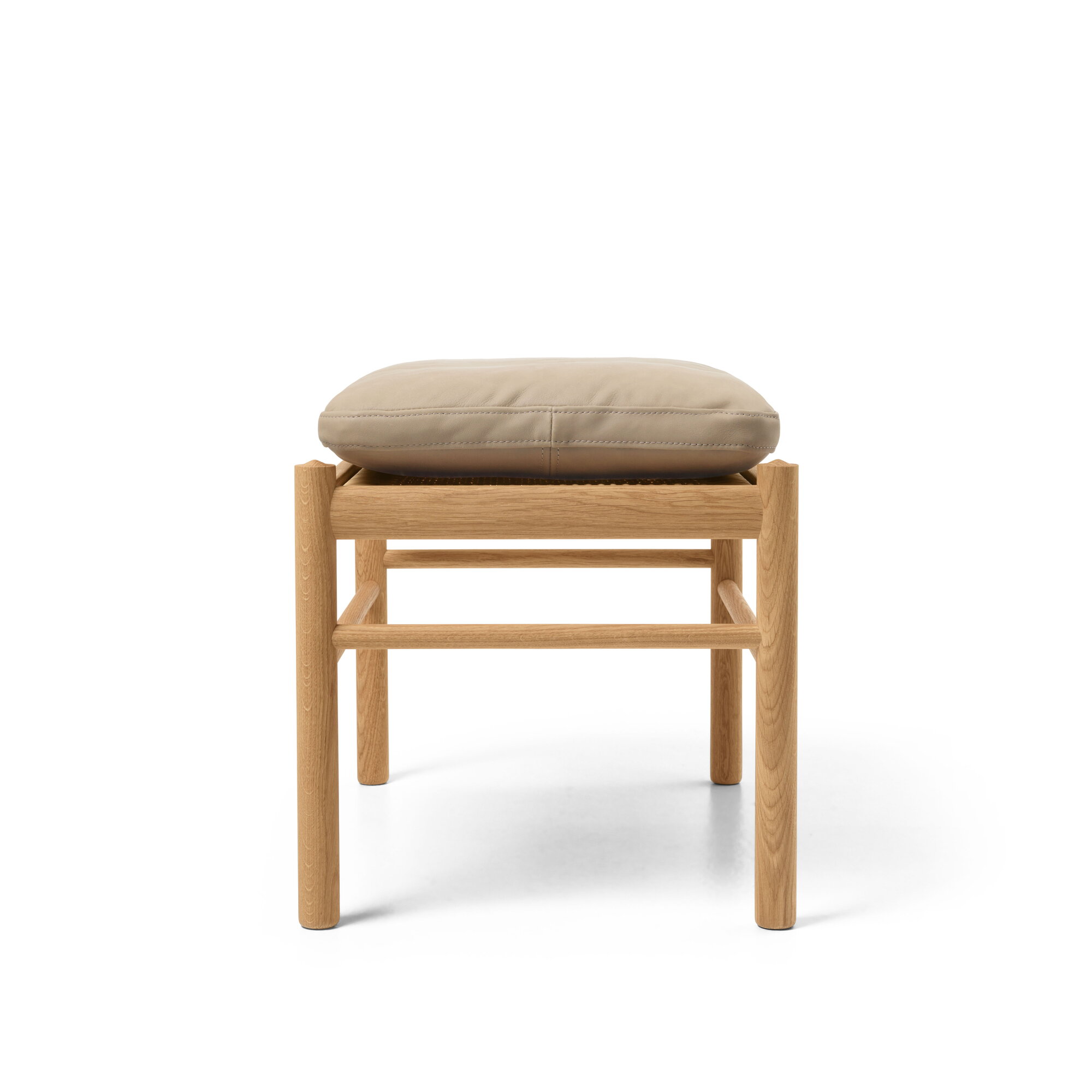 Carl Hansen & Søn OW149F Colonial footstool, oiled oak - Terra leather ...