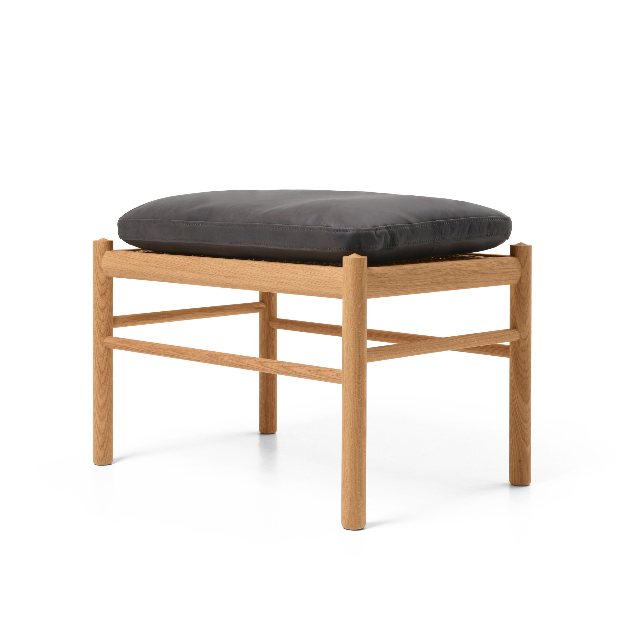 Carl Hansen & Søn OW149F Colonial footstool, oiled oak - Terra leather ...
