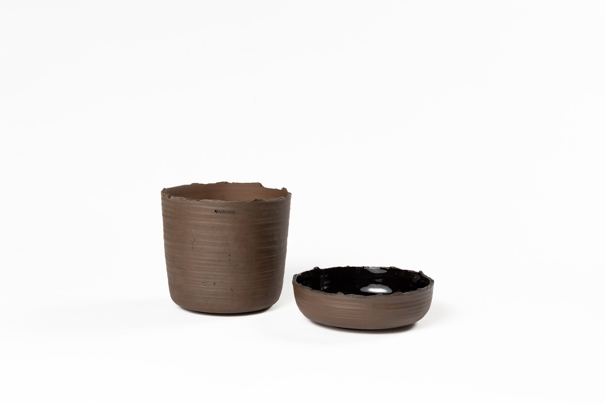 Vaidava Ceramics Soil pot with saucer, M, brown | Finnish Design Shop