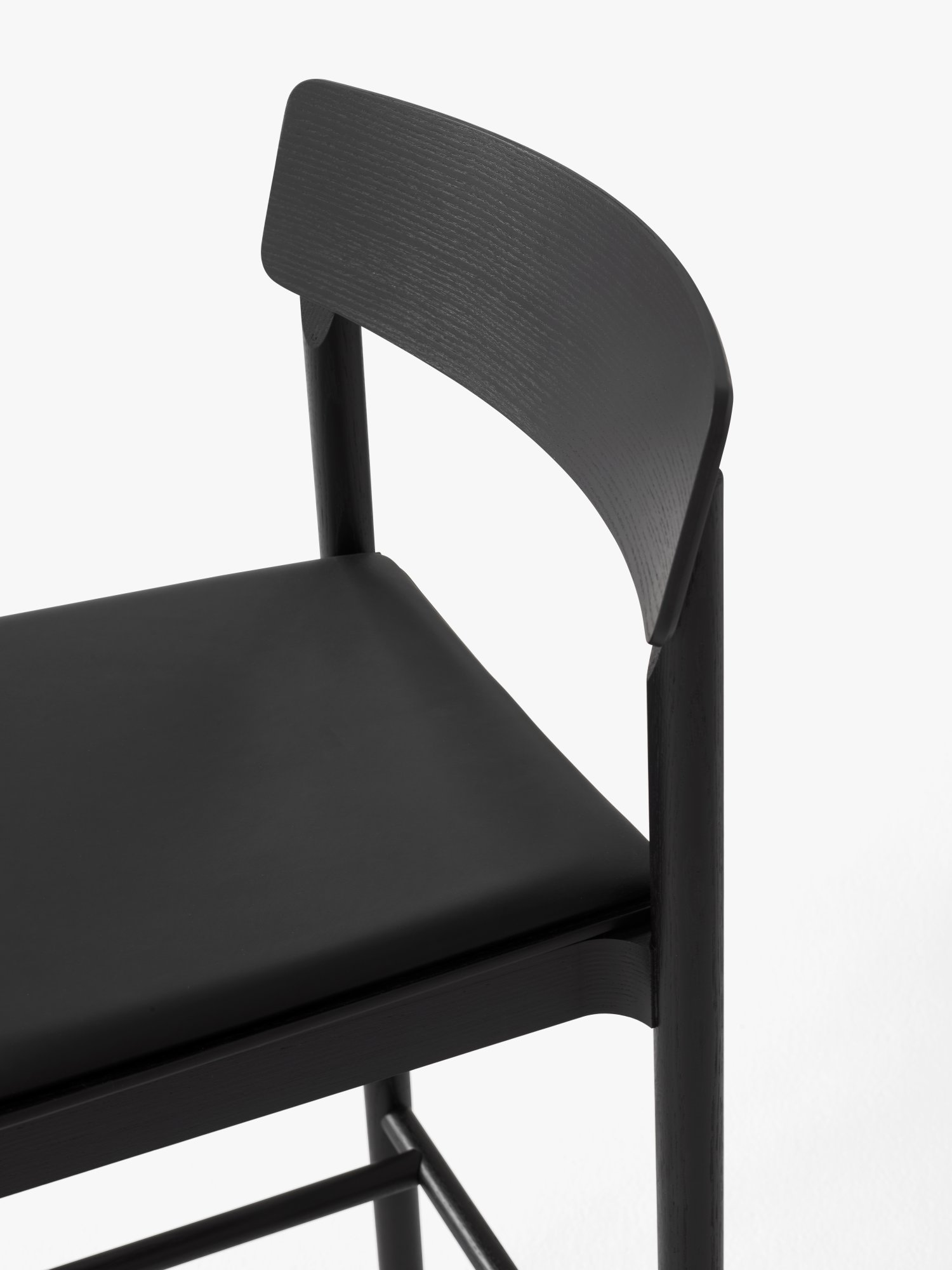 &Tradition Betty TK17 bar chair, black ash - black Noble leather ...