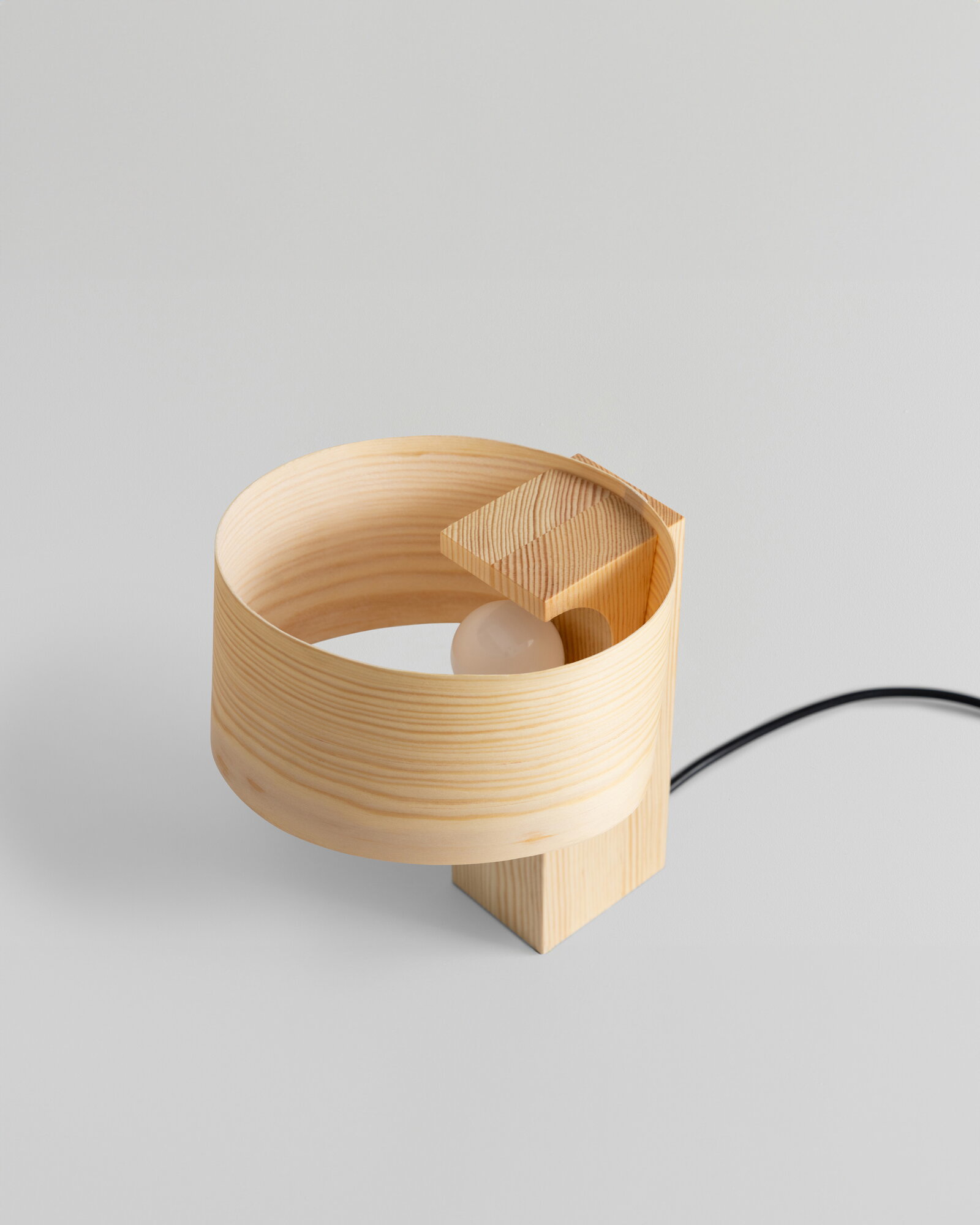 Vaarnii 018 Hoop table lamp, medium | Finnish Design Shop
