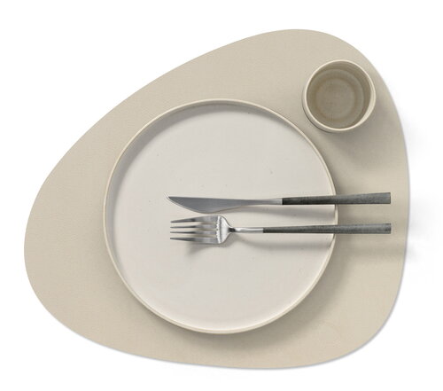 LIND DNA Curve table mat, 37 x 44 cm, cream Serene leather | Finnish ...