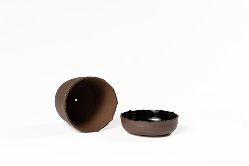 Vaidava Ceramics Soil pot with saucer, M, brown | Finnish Design Shop