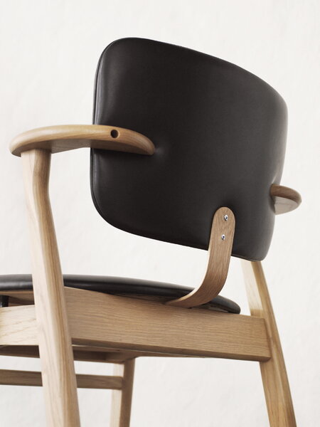 Artek Domus chair, lacquered oak - black leather | Finnish Design Shop