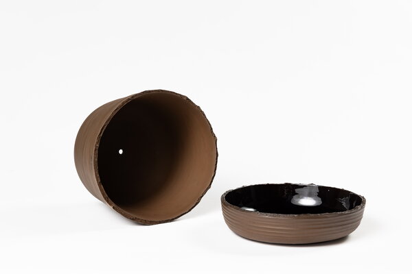 Vaidava Ceramics Soil pot with saucer, XL, brown | Finnish Design Shop