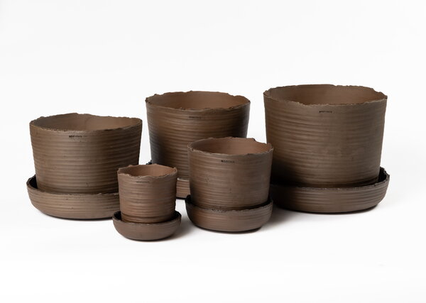Vaidava Ceramics Soil pot with saucer, XXL, brown | Finnish Design Shop