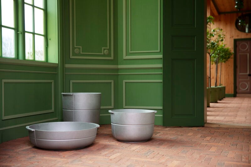 Korbo Linea no 2 planter, medium, aluminium | Finnish Design Shop