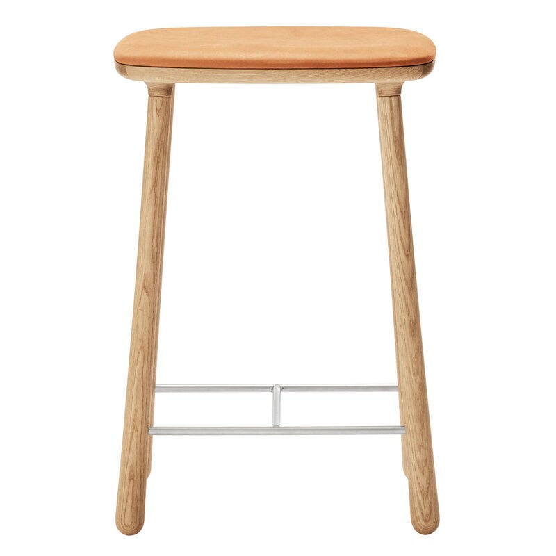 Møbel Copenhagen Cuba counter stool, 66 cm, oiled oak - sand leather ...